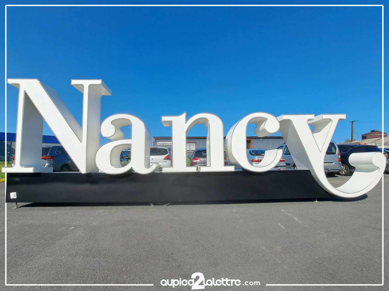 Réalisation de lettres urbaines géantes et logo pour les communes